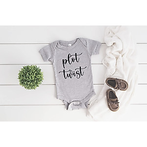 Everyday Hero Clothing Co. Pregnancy Announcement Onesie Size 0-3 Months: Plot Twist Baby Announcement for family Romper Gray. Baby Boy Girl