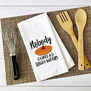 ZJXHPO Baking Pie Towel Gift Nobody Likes A Soggy Bottom Baker Cooking Gifts Chefs Cook Towel Baker Wife Mom Dad Housewarming Gift (Soggy Bottom Towel)