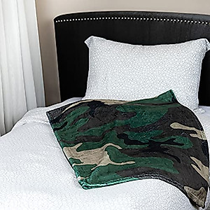 Camouflage Throw Blanket, Extra-Large Super-Soft Camo Blanket for Men, Women, Boys and Girls, Teens, Children, Lightweight Fleece Cammo Blanket (50in x 60in) Warm Plush and Cozy Throw for Bed or Couch