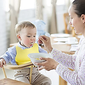 Himirt silicone baby bib and silicone baby spoon set, soft adjustable waterproof bib for babies and toddlers, with pockets to catch food. (1 yellow bib, 1 spoon)