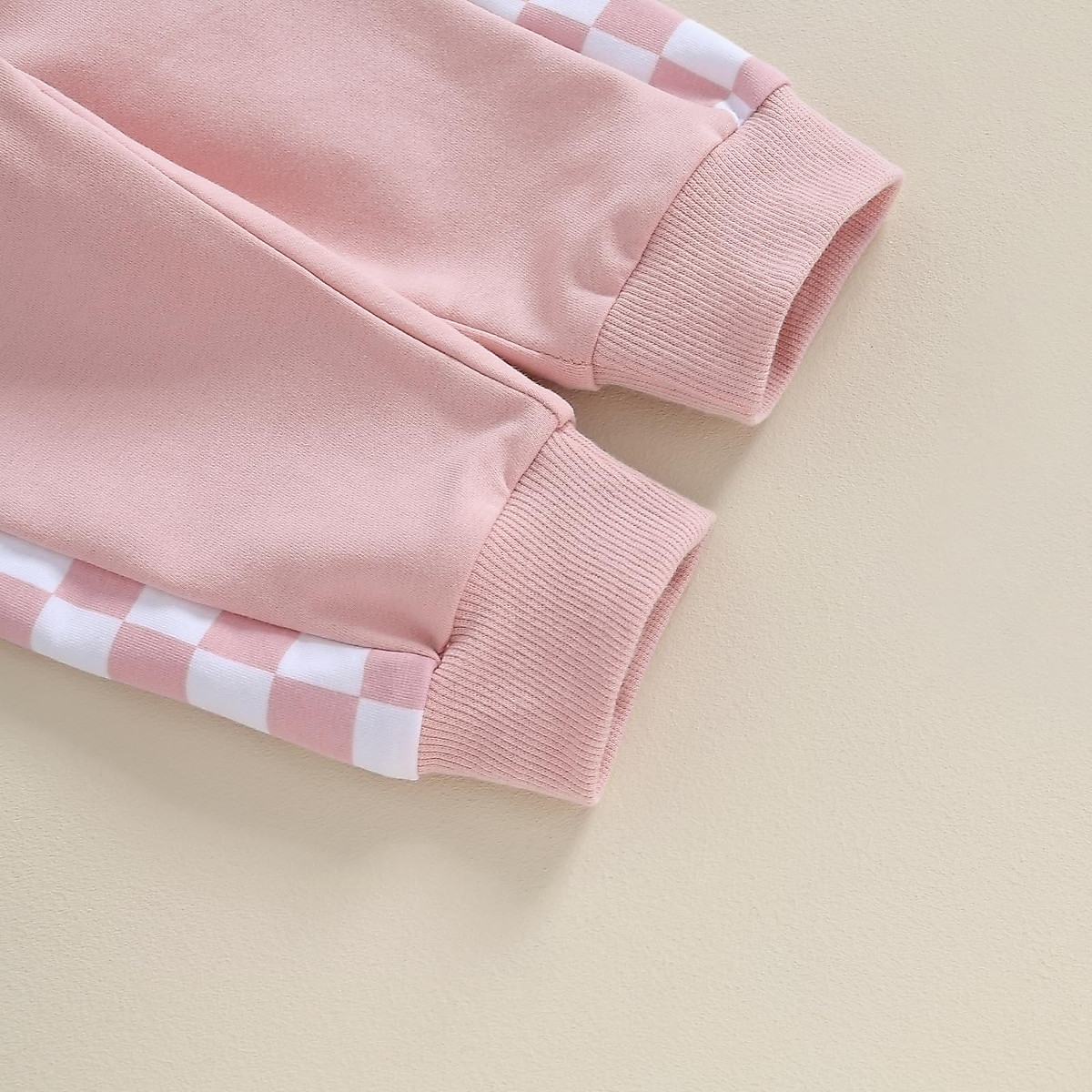 BeQeuewll Baby Girl Clothes Fall Winter Outfits Long Sleeve Sweatsuit Checkboard Sweatshirt and Pants Toddler Infant Clothing (pink, 12-18 Months)