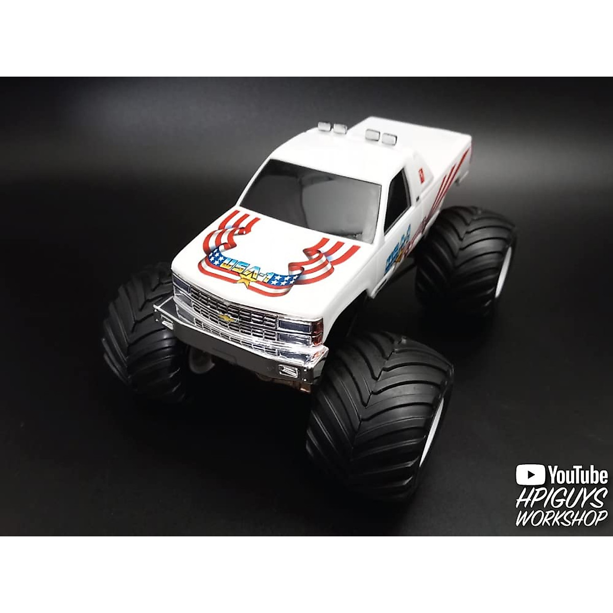 AMT USA-1 Monster Truck 2T 1:32 Scale Model Kit
