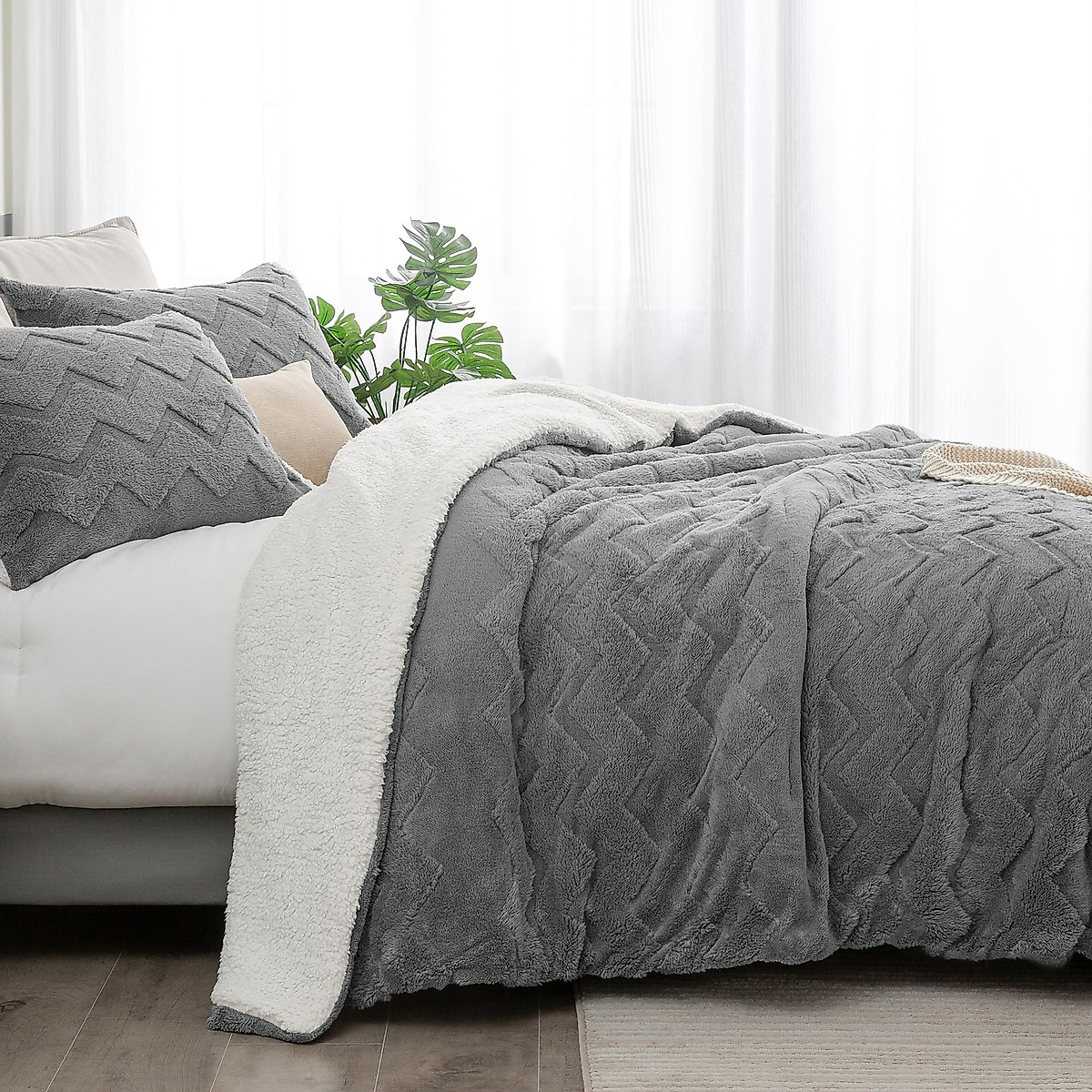 BEDELITE Fluffy Twin Comforter Set - Super Soft Sherpa Grey Comforter for Twin Size Bed, Luxury Warm Bedding Set for Winter, Fuzzy Bed Set 2 piece (1 Comforter, 1 Pillowcase)