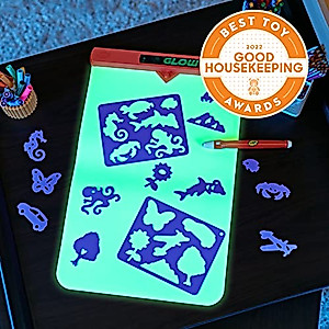 Crayola Glow Art Studio, Glow in The Dark Toys, Kids Gifts for Girls and Boys, Ages 6, 7, 8, 9