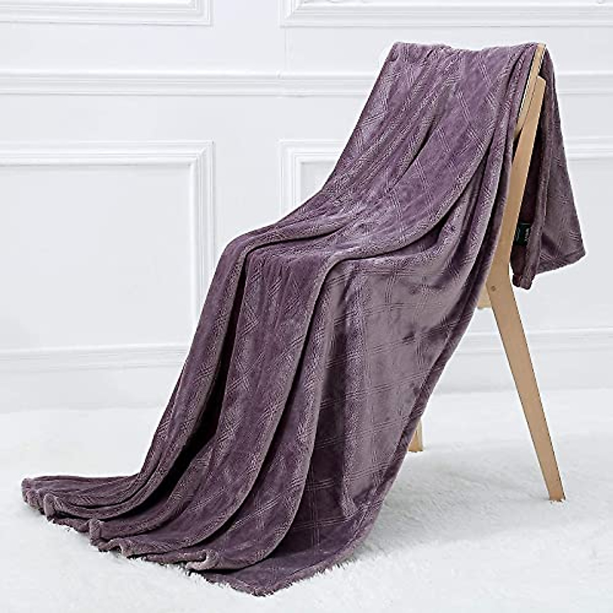 WGCC Soft Fleece Throw Blanket for Couch, Lightweight Plush Fuzzy Cozy Blankets and Throws for Sofa, Bed, Living Room and Travel, Suitable for All Seasons (50 x 60 Inch), Violet