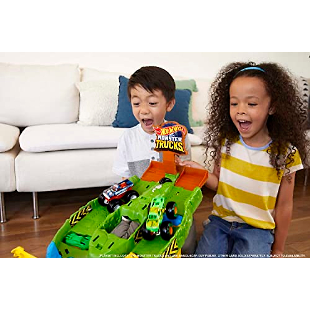 Hot Wheels Monster Trucks Wreckin' Raceway with 2 Toy Trucks: Bigfoot & Gunkster, Head-To-Head Race with Obstacles
