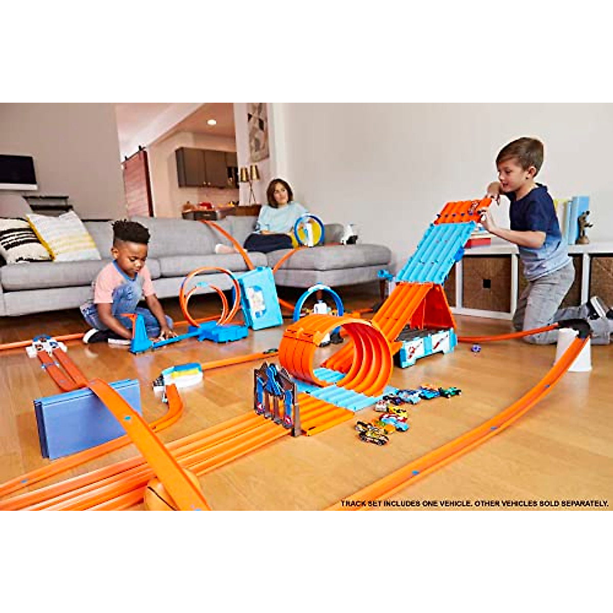 Hot Wheels Toy Car Track Set, Race Crate Transforms Into 3 Builds, Includes Storage & 2 Cars in 1:64 Scale [Amazon Exclusive]