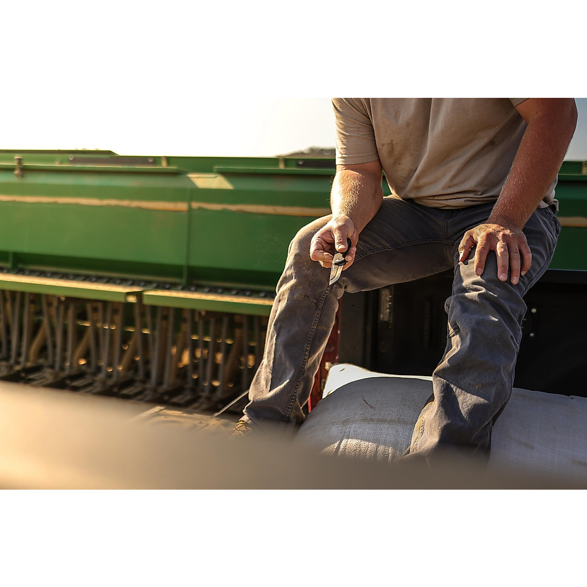 OUTDOOR EDGE RAZOR VX2 | Replaceable Blade Assisted EDC Flipper Folding Pocket Knife | 3" Blade, Black G-10 Stainless Steel Handle, Reversible Pocket Clip | Outdoor, Camping, Survival, Utility