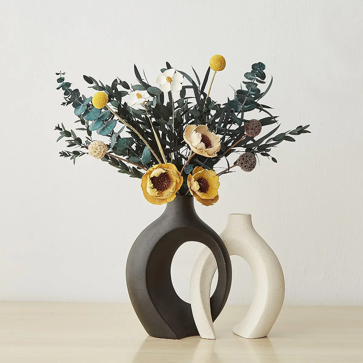 Black and White Ceramic Vases Set of 2 for Home Decor Modern Boho Donut Flower Vase Round Crossed Hollow Vase for Wedding Dining Living Room Table Centerpieces Coffee Table Decoration