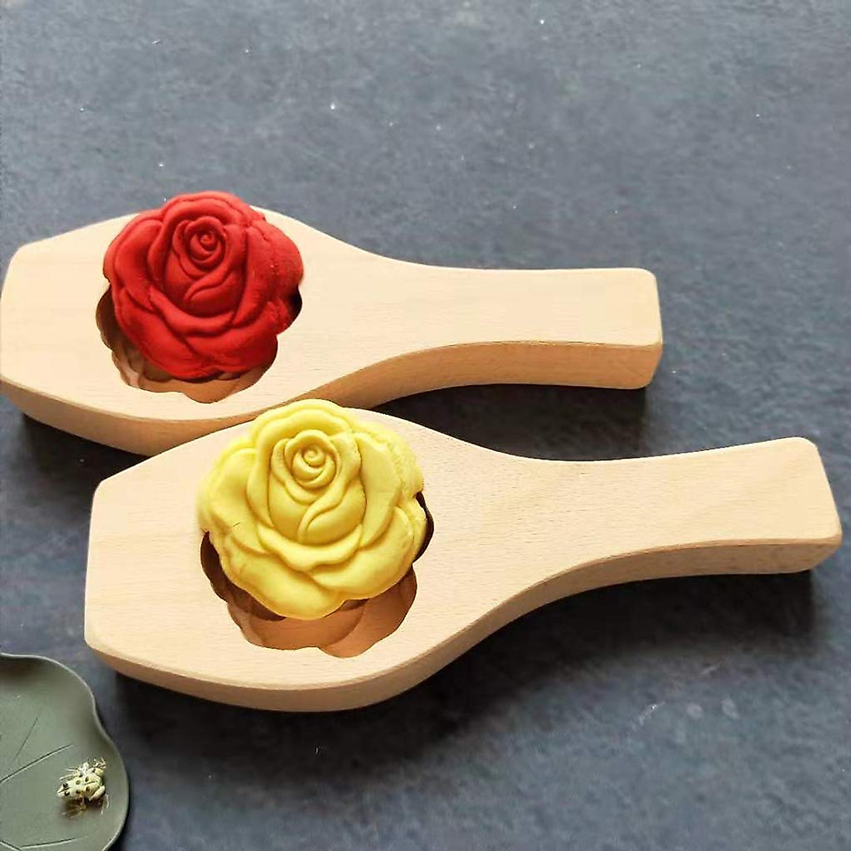 BYNNIX Mooncake Mold, Wooden Moon Cake Mold 3D Flower Pastry Baking Tool for Making Mung Bean Ice Skin