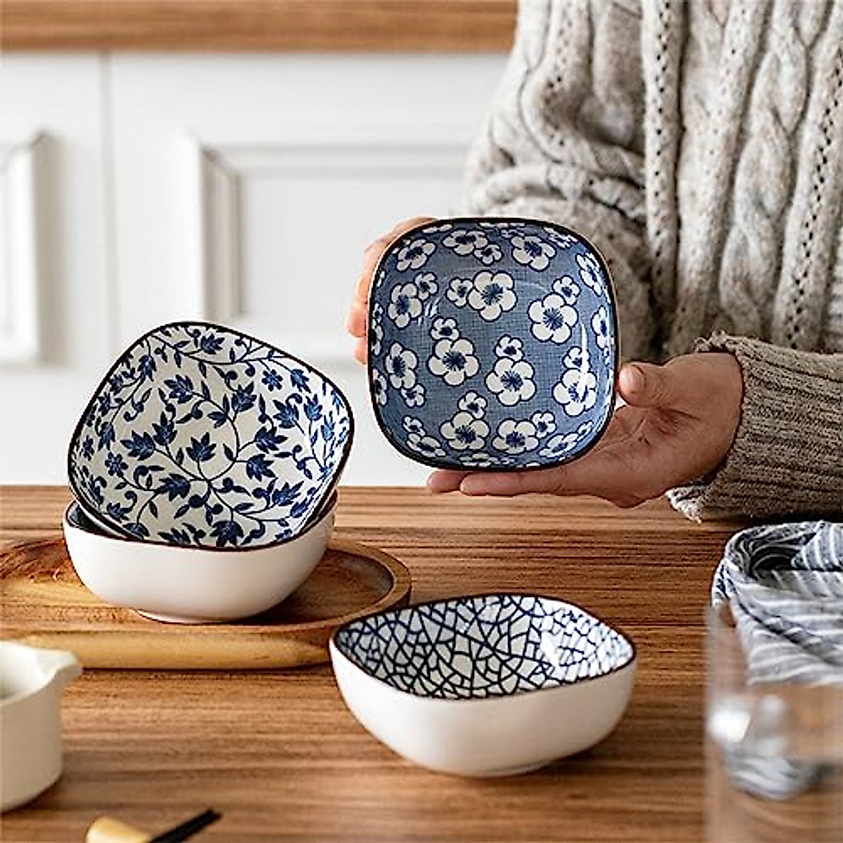 YXWXY Ceramic Snack Plate 4 Pcs Blue Style D Dessert Salad Plates 4.3Inch Ceramic Dishes Japanese Bowl Sushi Sauce Seasoning Dishes Dipping Bowls For Condiment Sushi Ketchup Bbq Party