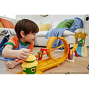 Hot Wheels The Super Mario Bros. Movie Track Set, Jungle Kingdom Raceway Playset with Mario Die-Cast Toy Car Inspired by the Film