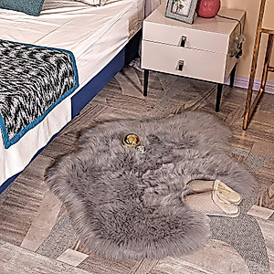 HLZHOU Soft Faux Sheepskin Fur Rug Fluffy Fur Chair Cover Seat Pad Non-Slip Area Rug for Bedroom Living Room Floor Kids Room (Gray, 2x2.6 Feet)