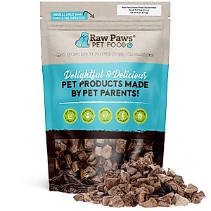 Raw Paws Chicken Hearts Treats, 4 oz - All Natural Freeze Dried Dog Cat Ferrets Food Topper - High Protein Pet Treats - Taurine Source - Grain Free
