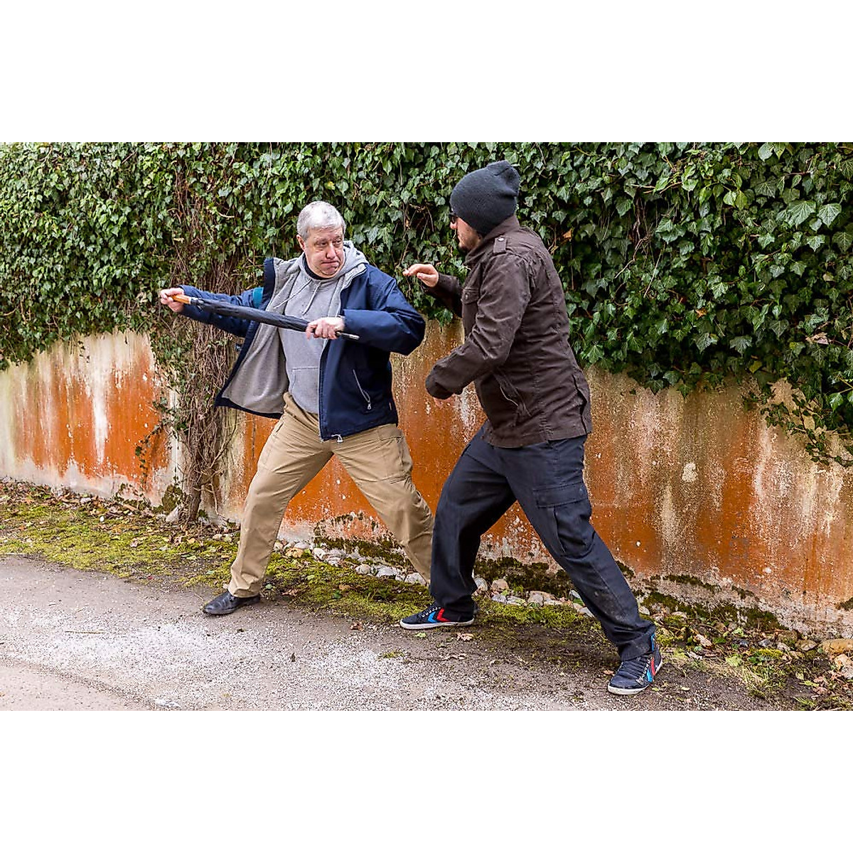 Self Defense Umbrella - Strong and elegant Defense with beautiful German woodhandle (black)