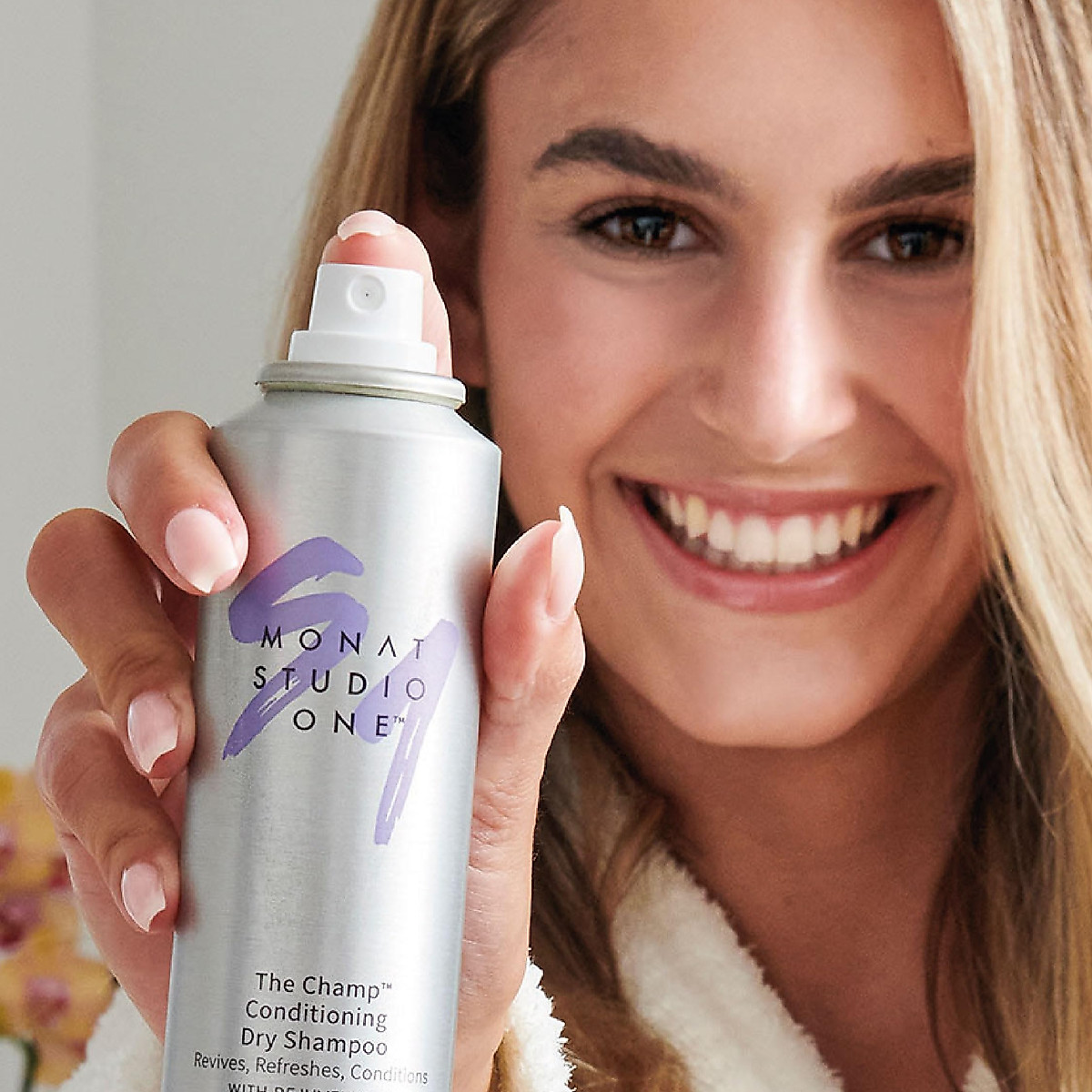 MONAT Studio One™ The Champ™ Conditioning Dry Shampoo Infused w/Rejuveniqe® - Waterless Shampoo That Absorbs Oils, Dirt & Impurities in Between Shampoos. For All Hair Types - Net wt. 113g/4 fl oz.