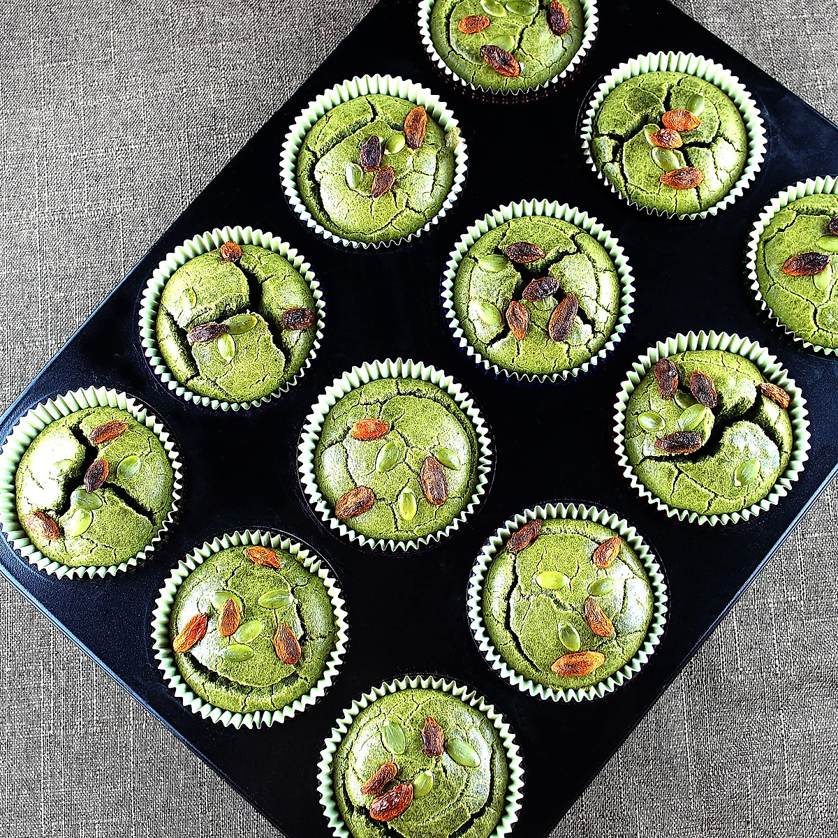 Xlloest Gold Standard Foil Cupcake Liners Baking Cups Paper 200 Pack