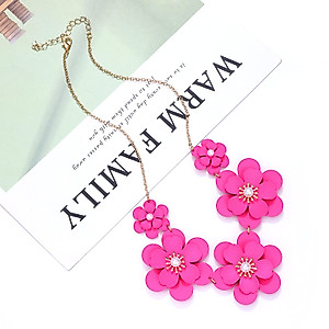 Boho Choker Necklace for Women Cute Flower Collar Necklace Statement Chunky Pearl Charm Summer Beach Chokers Necklaces Jewelry Gifts for Women