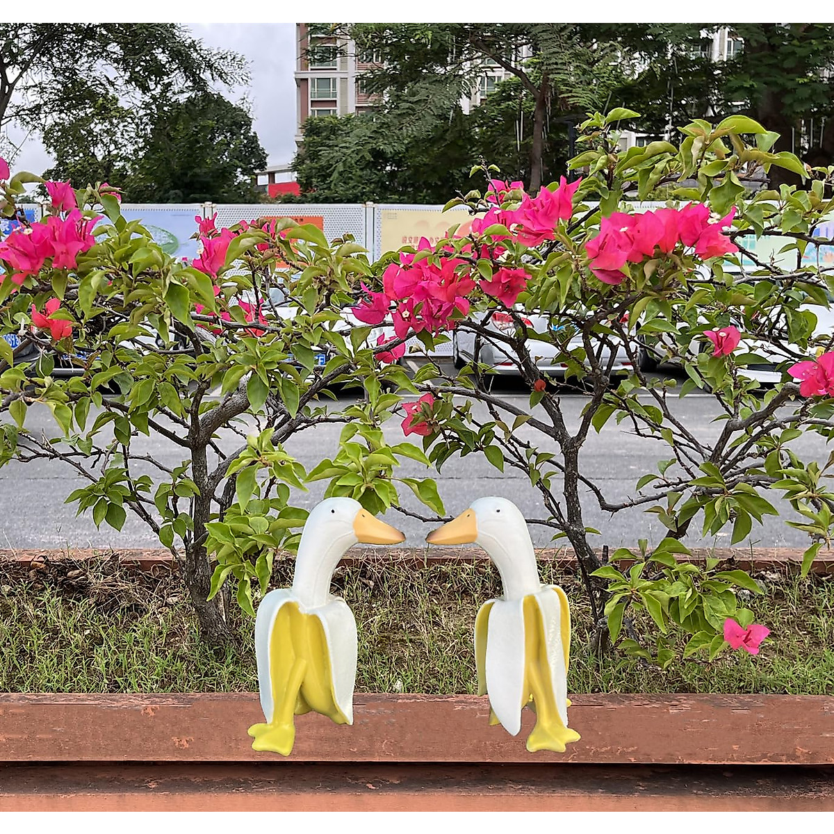 Tellme 2 PCS Banana Duck Statues, Creative Whimsical Garden Art Resin Sculptures, Cute Ducks Gnomes Decor for Room, Porch, Office, Home, Funny Outdoor Naughty Banana Ornament, Personalized Gifts.