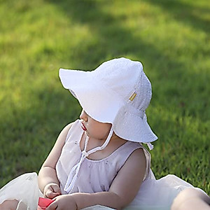 DASMINI Baby & Toddler Wide Brim Sun Hats UPF 50+ Sun Protection Bucket Cap Cute Adjustable Hat (wht Seersucker, 0-6M)