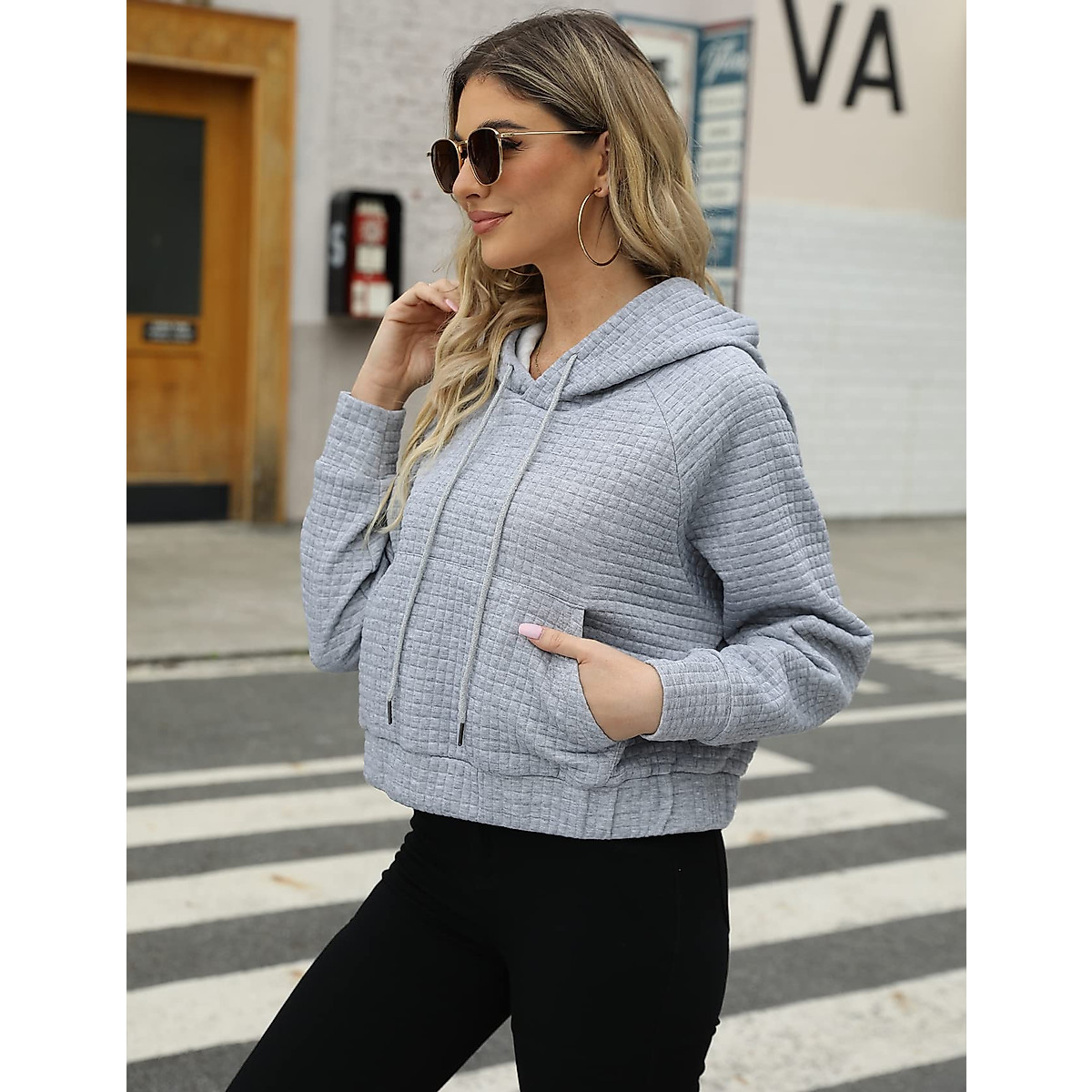 Gihuo Hoodies for Women Casual Waffle Cropped Sweatshirt Long Sleeve Drop Shoulder Drawstring Pullover Trendy Tops 2 Pockets (LightGrey-M)