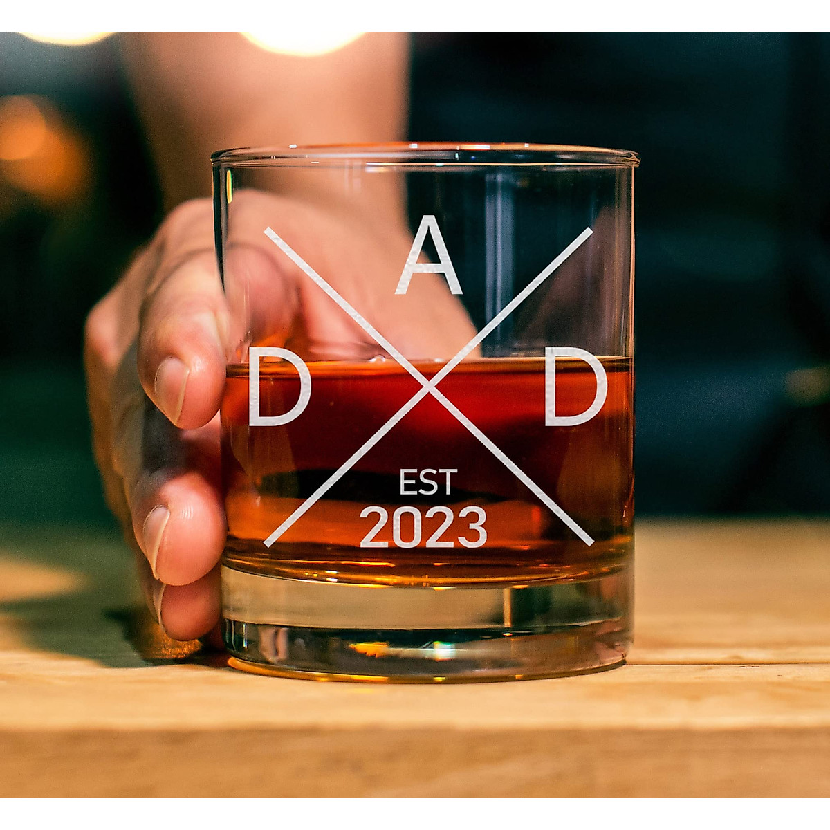 CARVELITA Dad Est 2023 Whiskey Glass - Pregnancy Announcements For Dad - 11oz Old Fashioned Bourbon Rocks Glass For Expecting Father - Dad To Be Gifts - Funny New Dad Gifts - First Time Dad Gifts