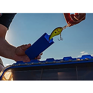 Flambeau Outdoors Zerust MAX Waterproof Crank Bank | 24 Removable Zerust Anti-Corrosion Cups, Individually Protect and Store Crankbaits, Jerkbaits, Jointed-Baits, Poppers, 14" x 6.4" x 5.3"