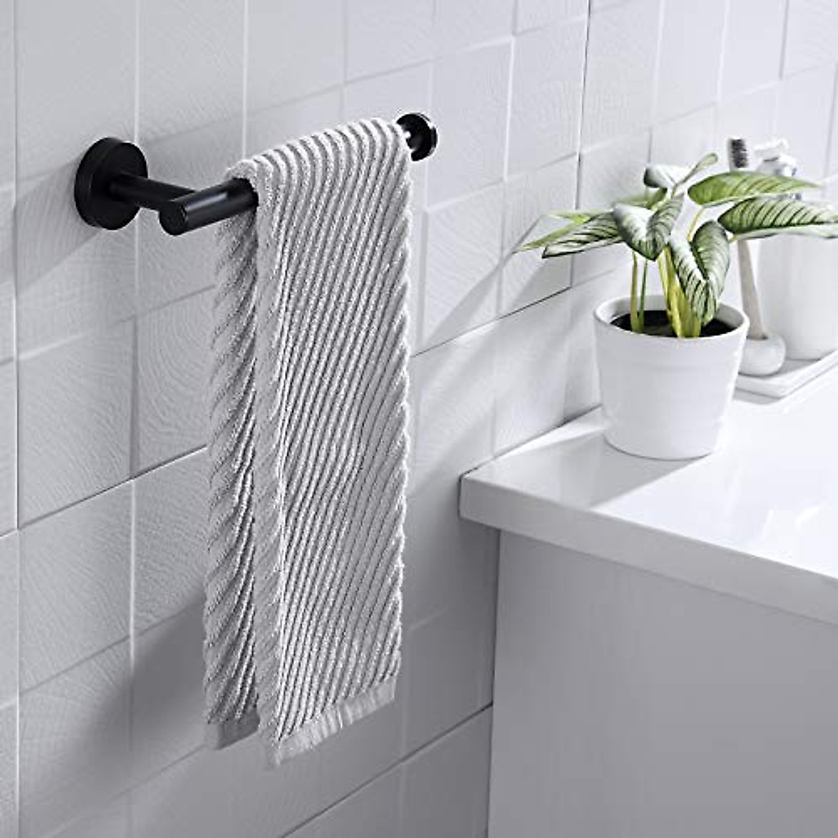 Fretech Black Hand Towel Holder，Hand Towel Bar Matte Black Hand Towel Rack 9Inch Bathroom Stable and Durable Stainless Steel Wall Mount Towel Ring Hb-105-D3