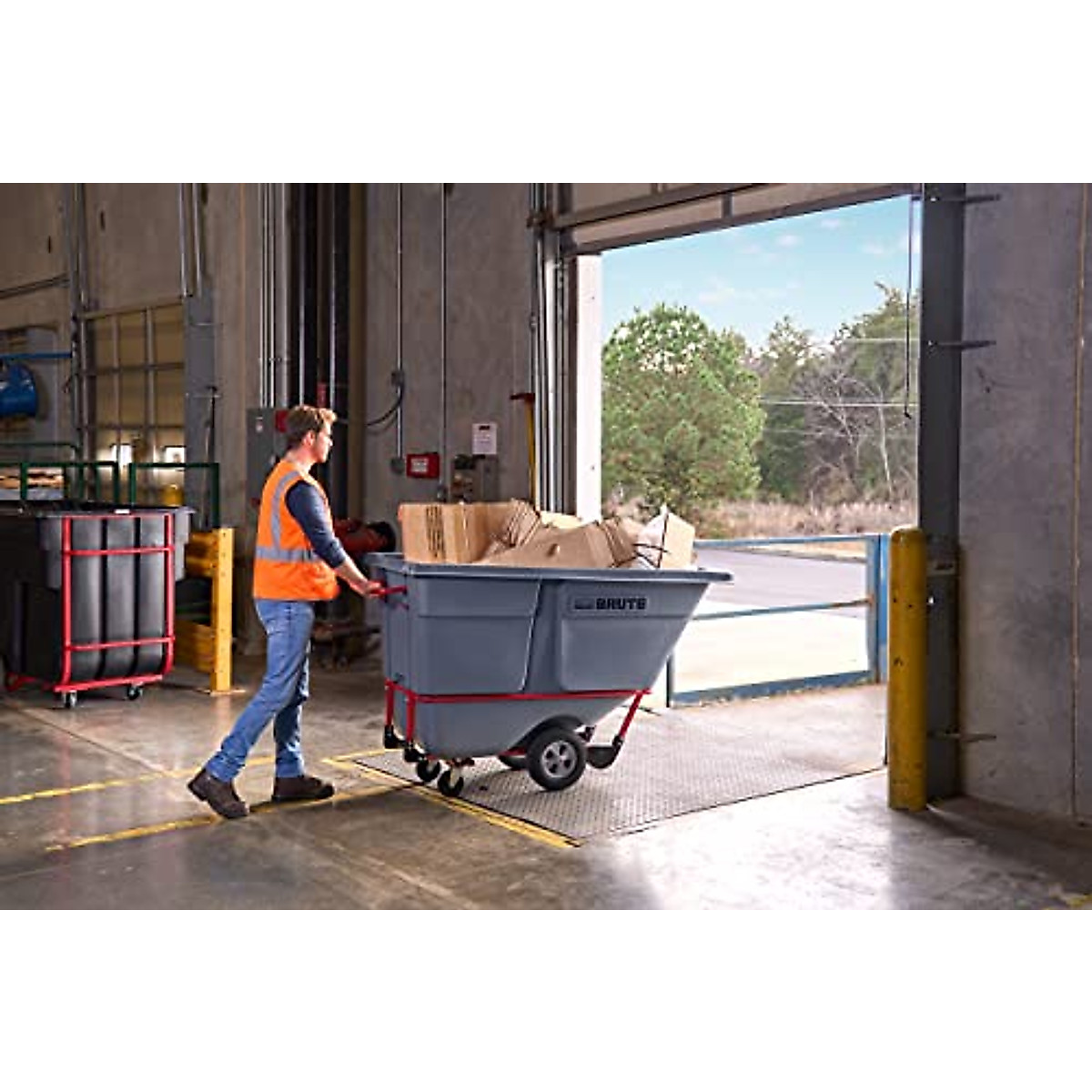 Rubbermaid Brute Tilt Dump Truck/Trash Cart/Garbage Collection/Recycling, 1 Cubic Yard, Standard Duty, 1,250 lbs., Gray, Distribution Centers/Warehouse/Manufacturing/Stadiums