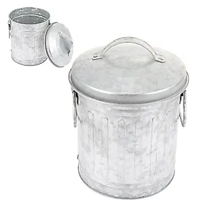WRITWAA 1Pc Creative Desktop Iron Wastebasket, Decorative Bucket Shaped Rubbish Bin with Cover, Small Trash Bin Bedside Garbage Can Trash Bin for Vanity, Bedroom, Kitchen