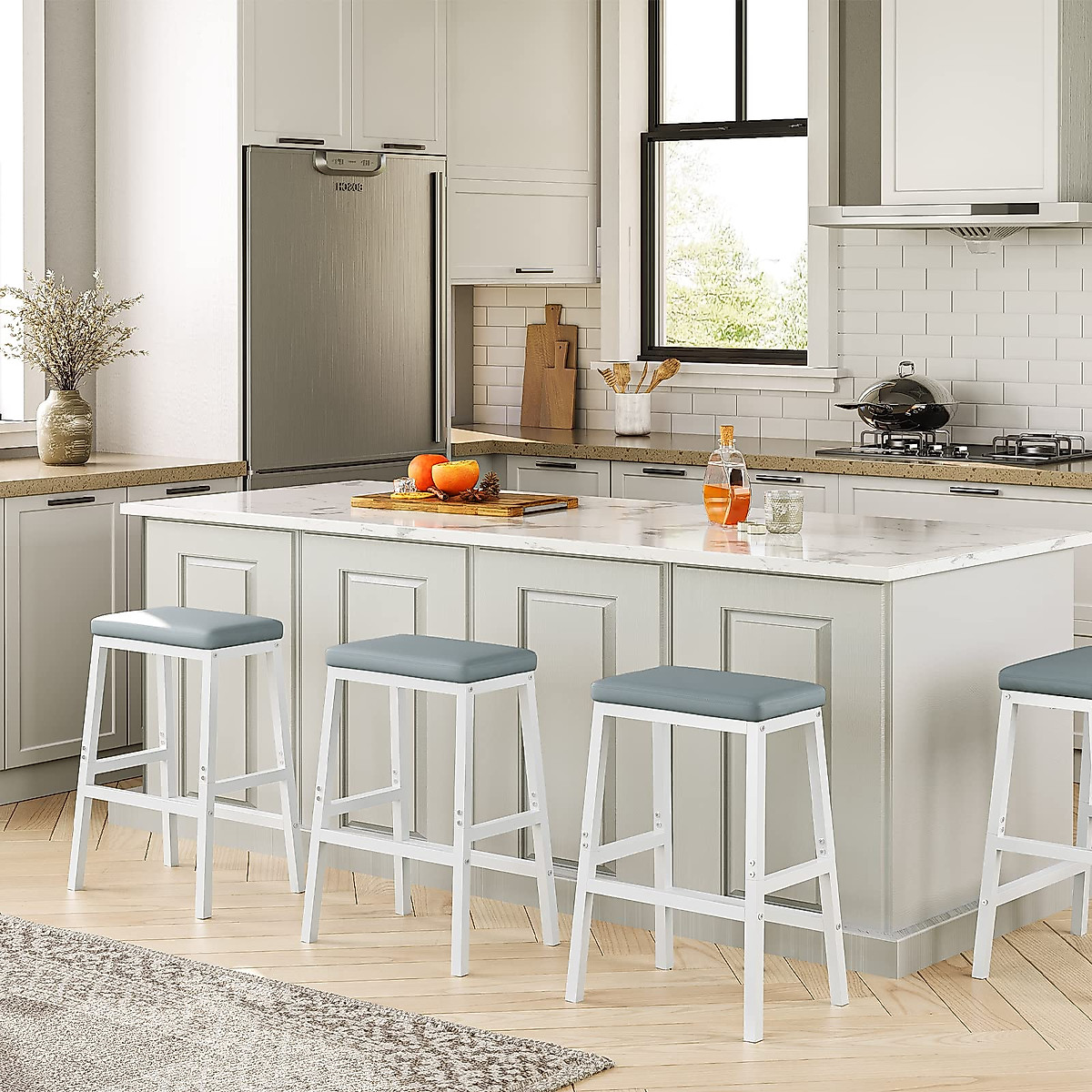 HOOBRO Bar Stools, Set of 2 Bar Chairs, PU Leather Upholstered Breakfast Stools, Easy Assembly, Suitable for Kitchen, Bar, Dining Room, White and Gray WG01MD01