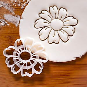 Daisy cookie cutter, 1 piece - Bakerlogy