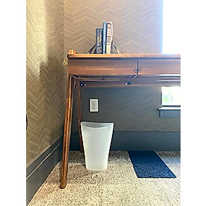 Rubbermaid Spa Works Vanity Wastebasket/Trash Bin, 9-Quart/2.25 Gallon, Clear, Small Plastic Garbage Can Fits Under Desk/Sink/Cabinet, Best Use for Home/Bathroom/Office/Laundry/Dorm Room