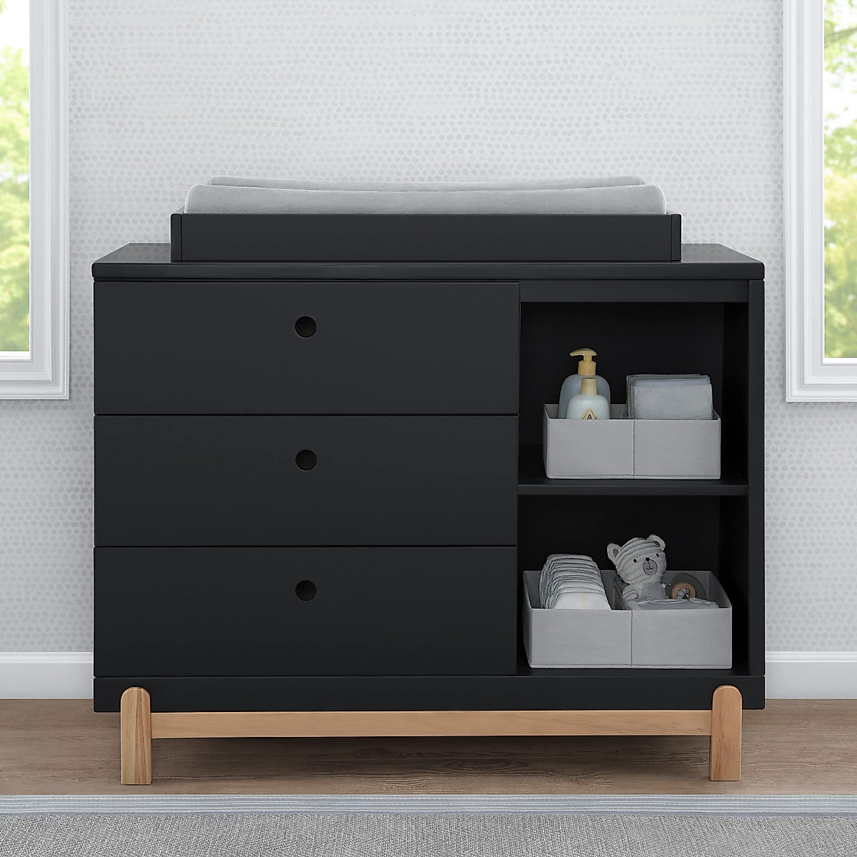 Delta Children 7-Piece Essential Changing Table Set - Newborn Baby Gift Set for Boys and Girls – Set Includes Changing Pad, Plush Changing Pad Cover, 3 Changing Pad Liners and 2 Storage Bins, Grey