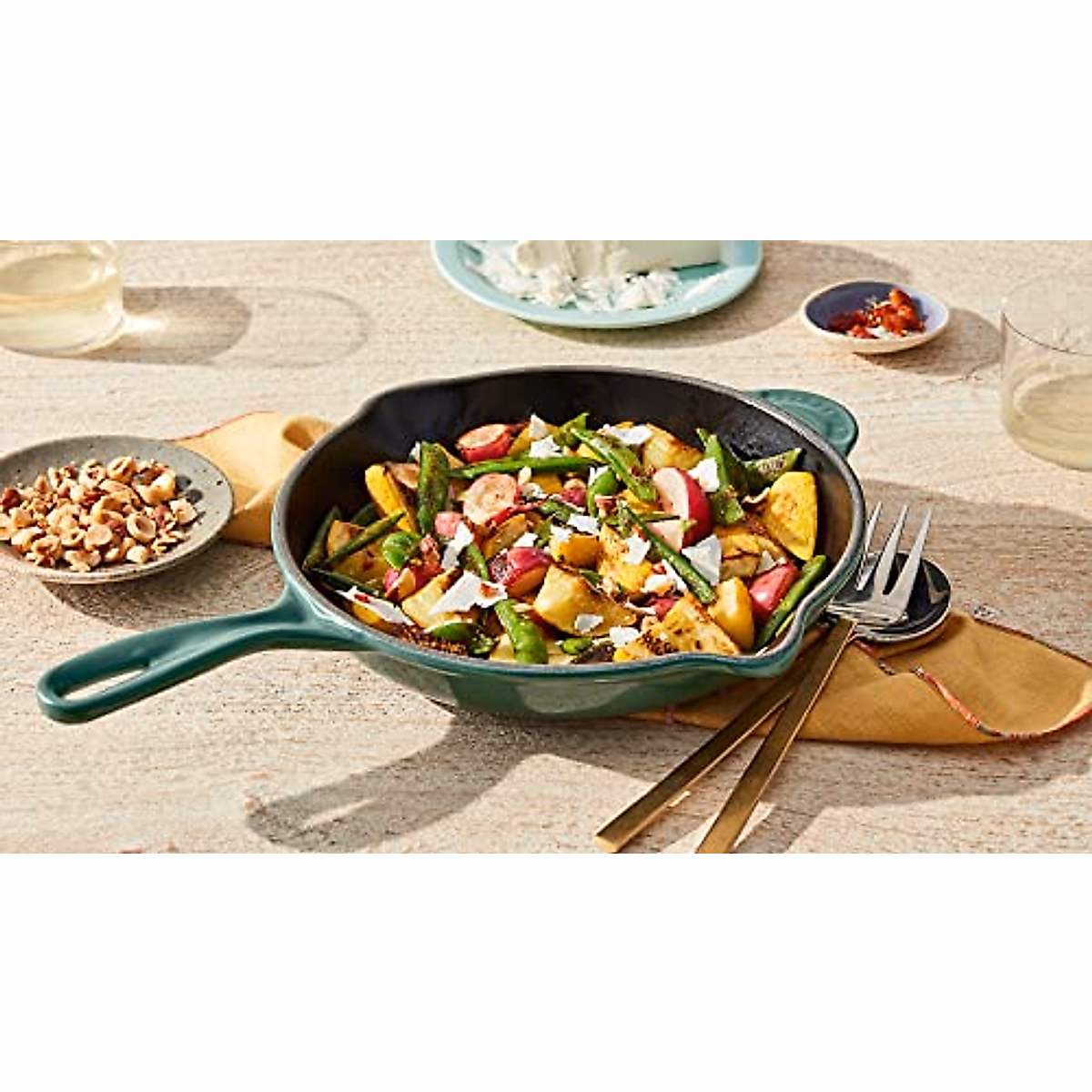 Le Creuset Classic Cast Iron Handle Skillet, 9", Flame