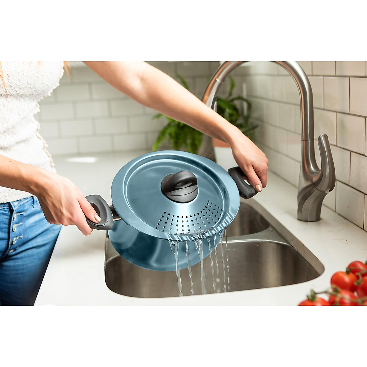 Bialetti Taste of Italy Nonstick Pasta Pot with Strainer Lid, 5.5-Quart, Teal