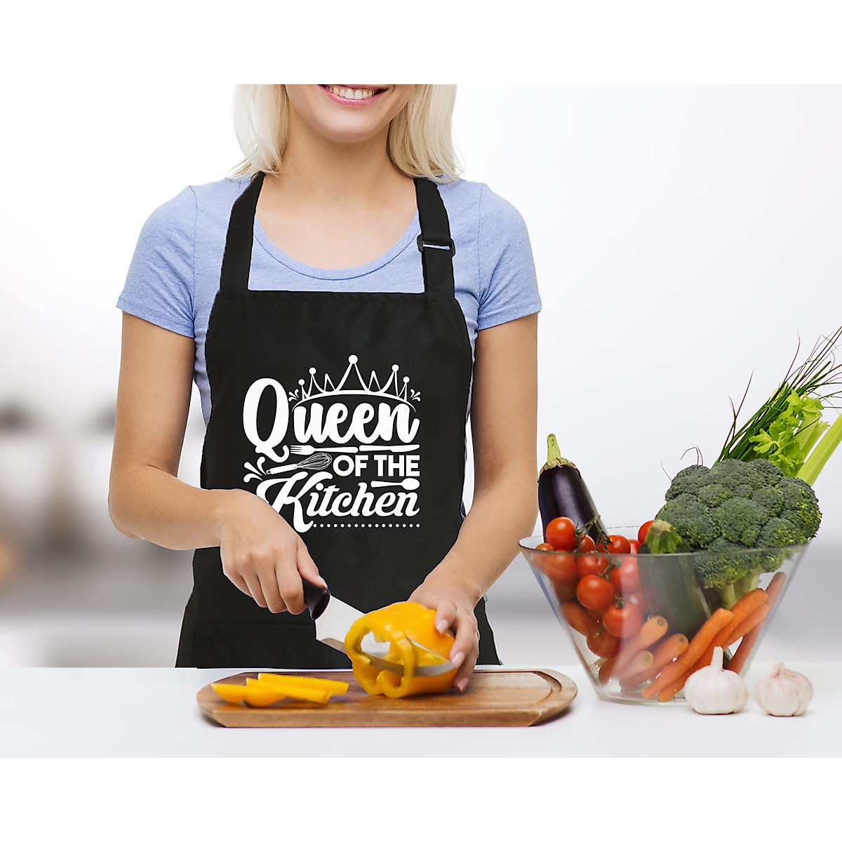 OzosKeiw Cooking Aprons for Women with Pockets, Funny Queen of the Kitchen Apron, Grilling BBQ Chef gifts for Mother Mom Wife