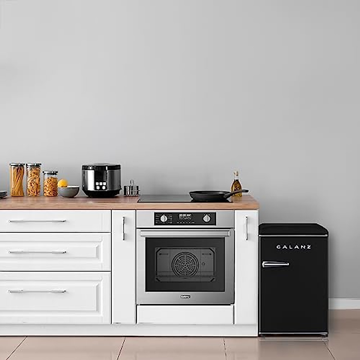 Galanz GLR25MBKR10 Retro Compact Refrigerator, Mini Fridge with Single Doors, Adjustable Mechanical Thermostat with Chiller, Black, 2.5 cu ft