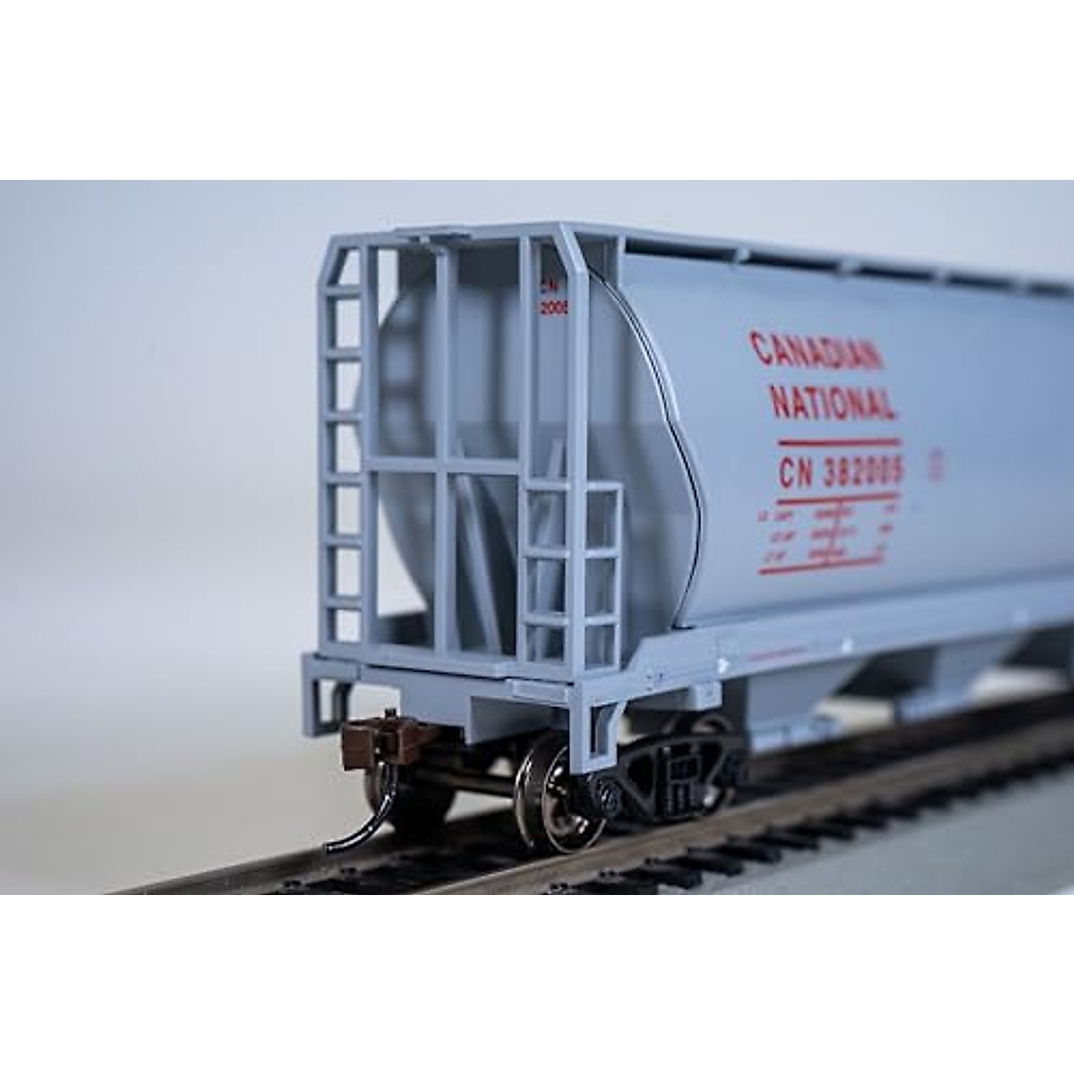 Bachmann Trains - Canadian 4 Bay Cylindrical Grain Hopper - Canadian National - HO Scale