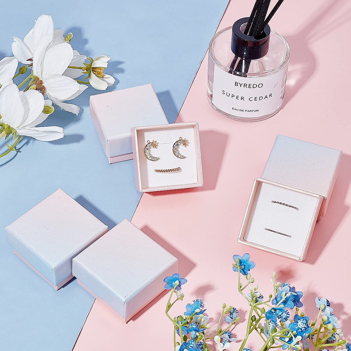 NBEADS 24 Pcs 5x5x3cm Cardboard JewelryBox, Kraft Paper Boxes Samll Box Square Colorful Ring Box Wedding Supplies Creative Candy Box Party Festivals Wedding Occasions