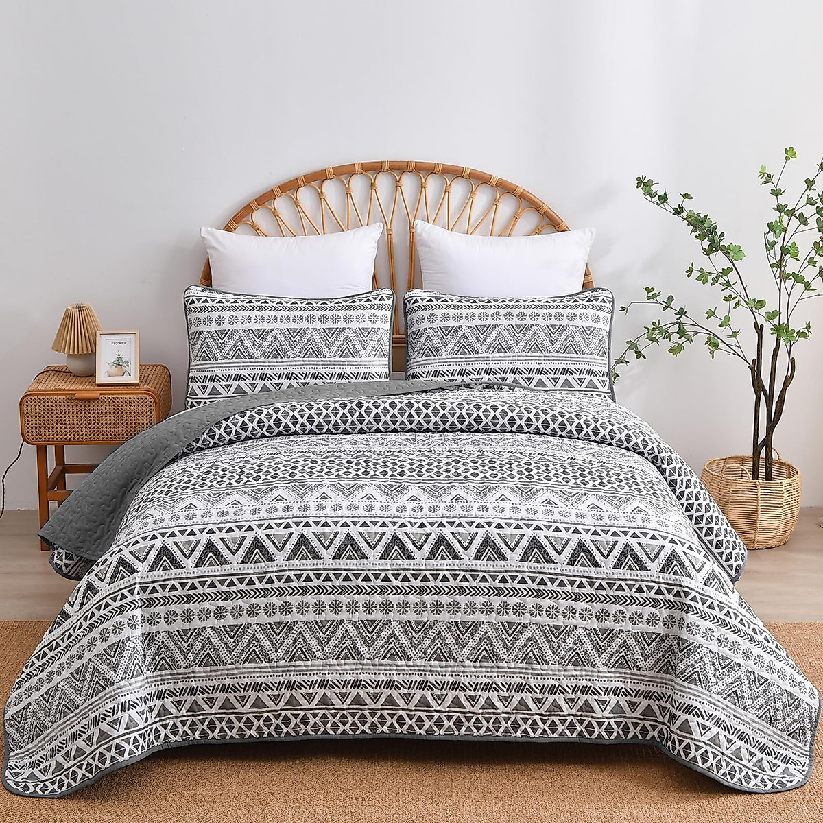 DJY Boho Quilt Set King Size, 3 Pieces Grey White Striped Geometric Bedspread Coverlet Set with 2 Pillowcases Soft Lightweight Microfiber Bohemian Quilt Bedding Set for All Season 103"x90"