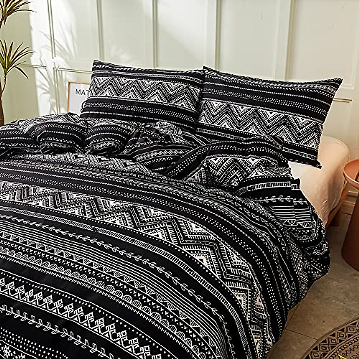 Lightweight Hotel Luxury Duvet Cover 3 Piece Set - Boho Black with White Geometry Ultra Soft Premium Microfiber Breathable Comforter Cover with Zipper Closure, Corner Ties King (104x90 inches)