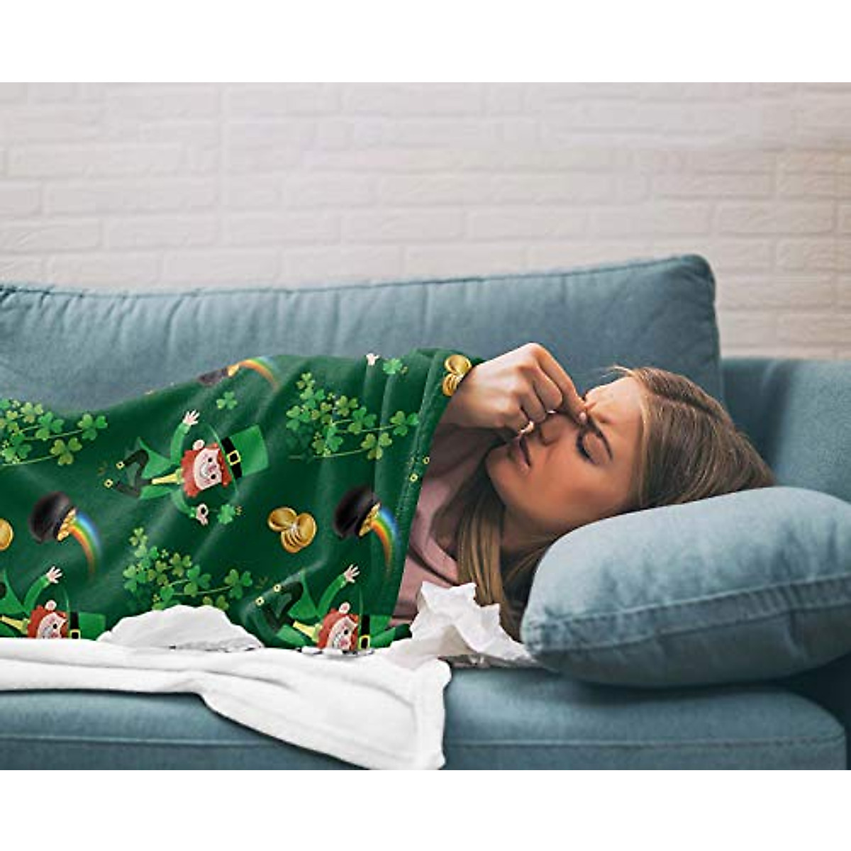 St. Patrick's Day Leprechaun Men Throw Blankets Irish Lucky Clovers Gold Coins and Rainbow Fuzzy Soft Bed Cover Bedspread Lightweight Luxury Blanket for Couch Sofa Chair 60x80In