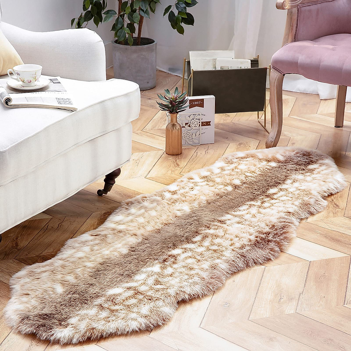 Phantoscope Faux Fur Rug, Fluffy Soft Faux Fox Fur Area Rugs for Bedroom Livingroom Kids Room Decor, Shaggy Fur Rugs Anti-Skid, Beige, 2 x 6 Feet