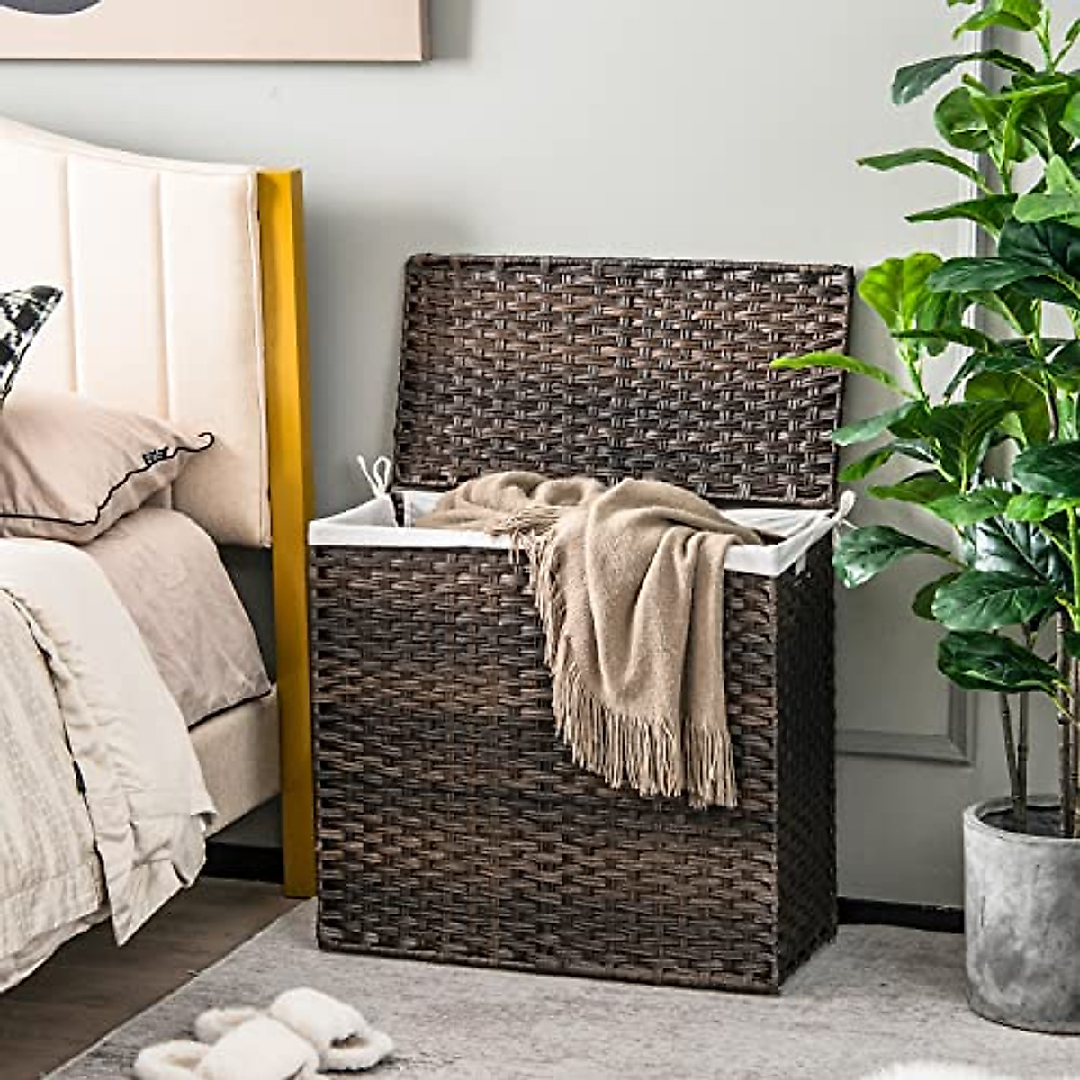 Giantex Laundry Hamper with Lid and Handle, 35 Gal (130L) Wicker Laundry Basket, 3-Section Removable Liner Bag, Synthetic Rattan Divided Clothes Hamper Storage Organizer for Bathroom (Brown)