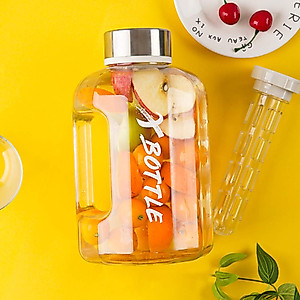 Half Gallon Water Bottle with Infuser, BPA Free 84oz Large Water Bottle Dishwasher Safe Hydration with Motivational Time Mark Leak-Proof 2.5L Sports Water Bottle for Camping Sports Workouts(Clear)