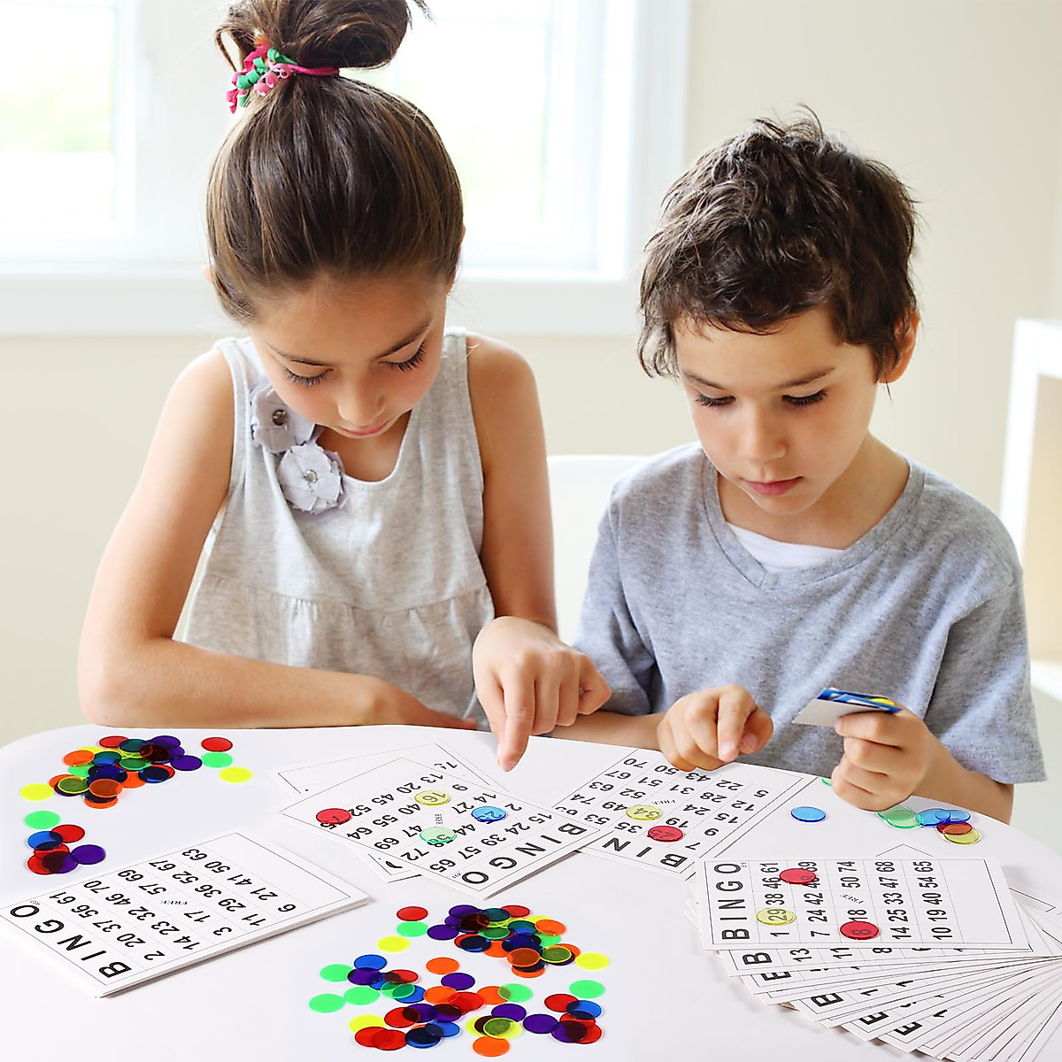 ifundom Bingo Chips, 6 Colors 300 Pcs Small Plastic Learning Counters Disks Bingo Chip Counting Discs Markers for Math Practice and Poker Chips Game Tokens