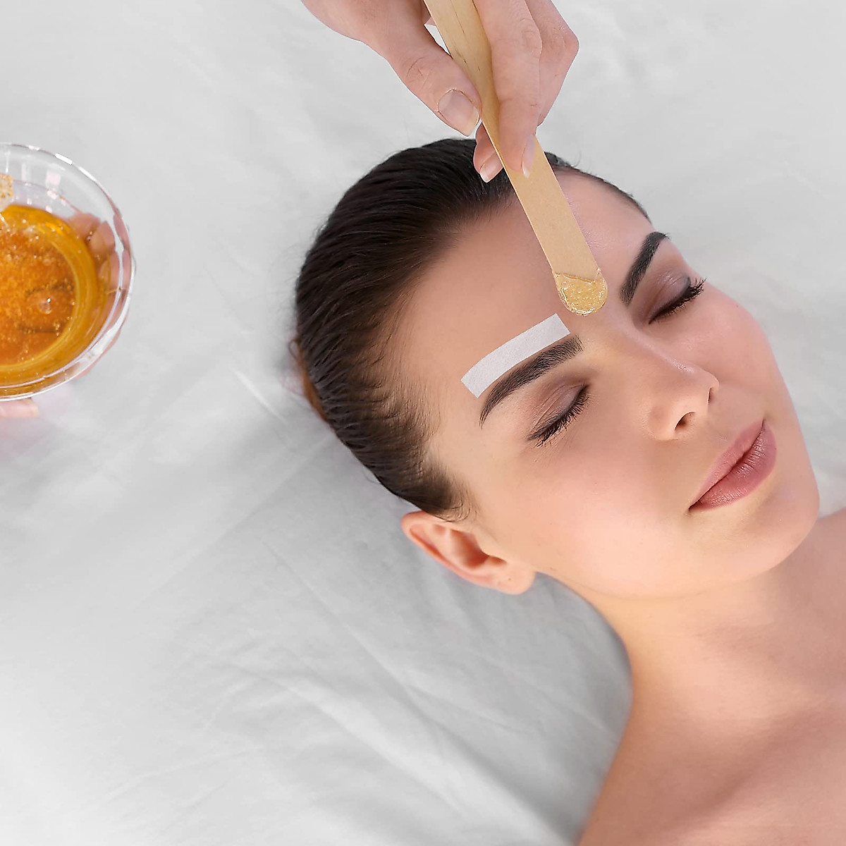 Maitys 400 Pieces Eyebrows Wax Strips Eyebrow Hair Removal Wax Paper Facial Waxing Strips for Women Men Lip Eyebrow Body Face(0.39 x 1.97 Inch,White)