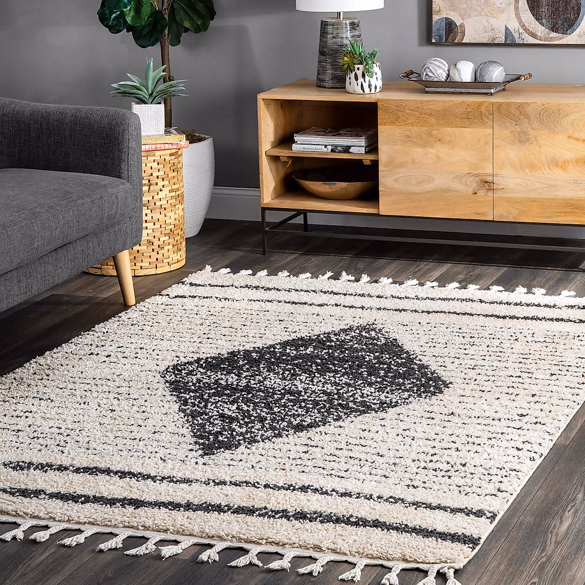 nuLOOM Kiera Moroccan Diamond Shag Tassel Area Rug, 9x12, Off-white