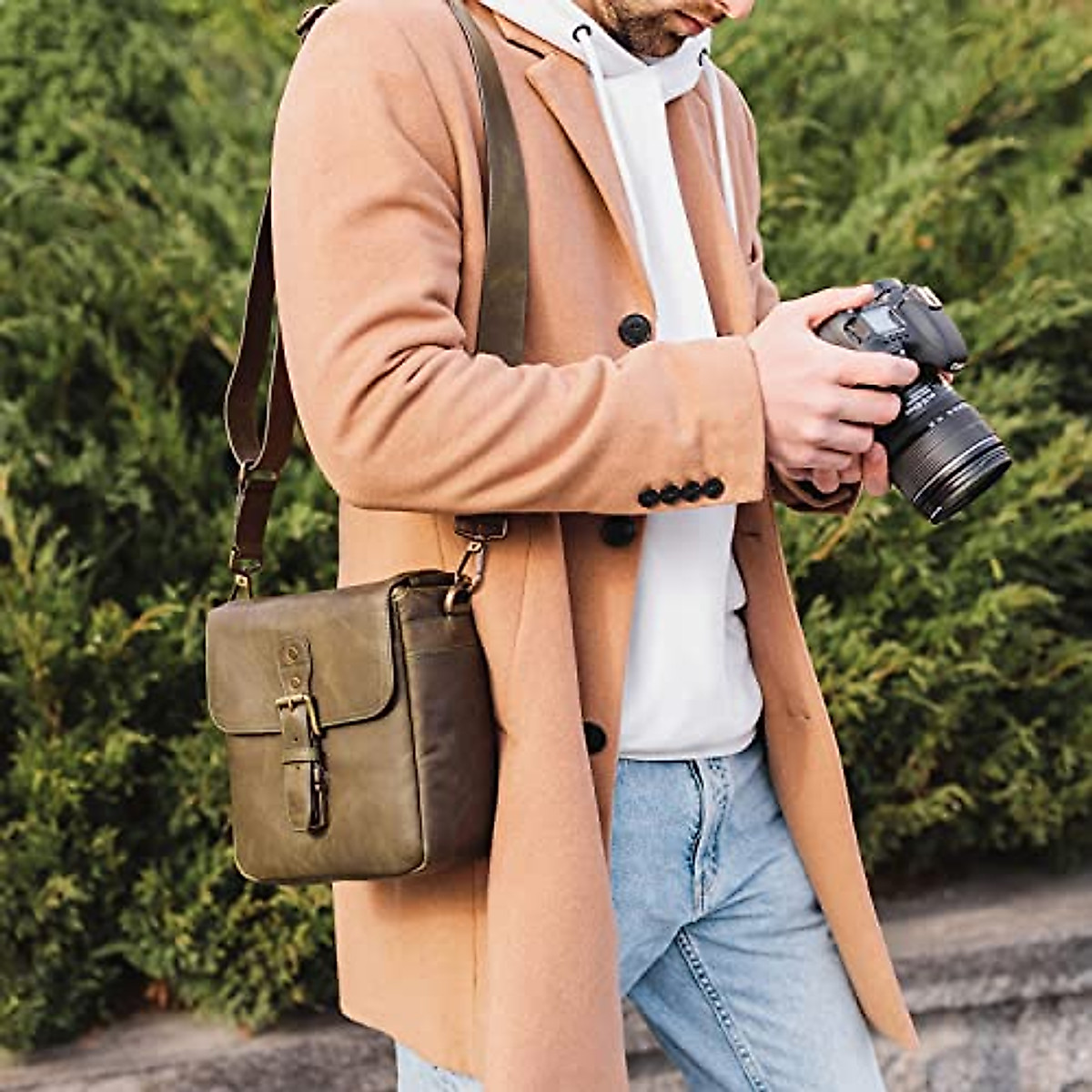 MegaGear Genuine Leather Camera Messenger Bag for Mirrorless, Instant and DSLR, Brown (MG1329)